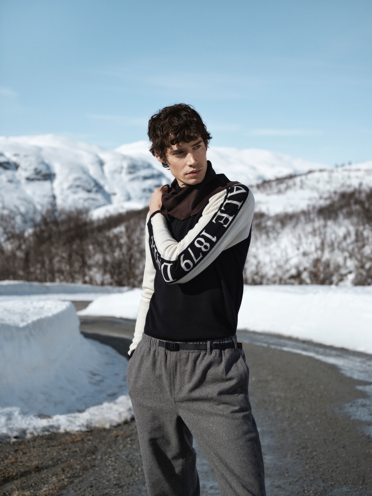 Skarstind 1879 men’s sweater in black – merino wool with zip neck ...